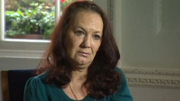 Mark Duggan's aunt urges 'no violence' - BBC News