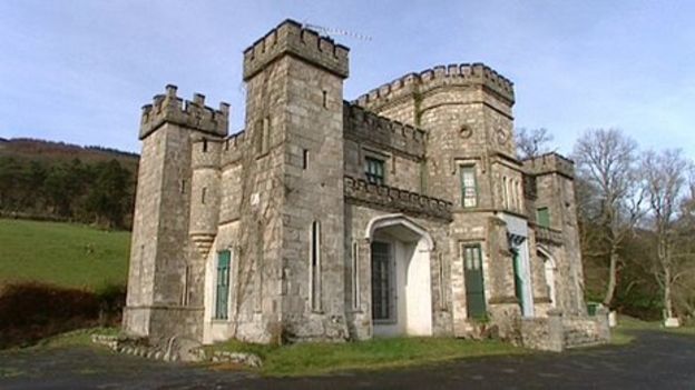 Killeavy Castle owners plan to build new hotel in grounds - BBC News