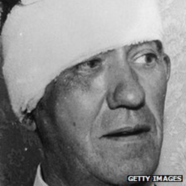 Great Train Robber Ronnie Biggs dies aged 84 - BBC News