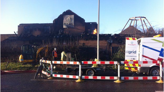 Red Hot Buffet in Northampton destroyed by fire - BBC News