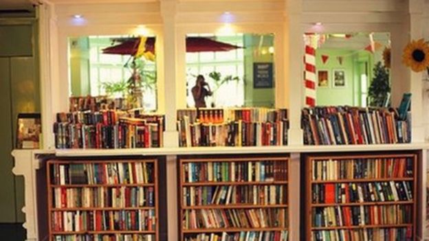 Free Bookshop: What happens when you offer 100,000 books for free ...