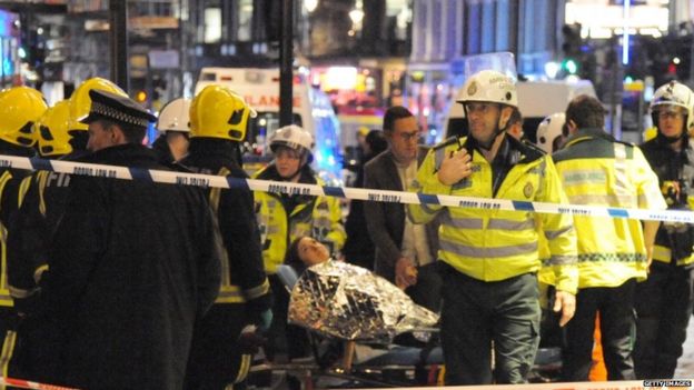 In pictures: Apollo Theatre ceiling collapse - BBC News