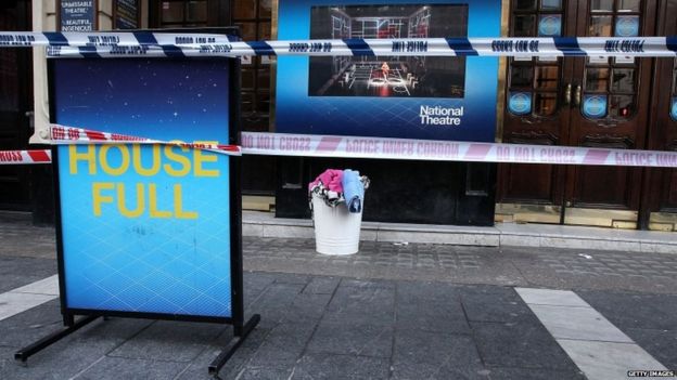 In pictures: Apollo Theatre ceiling collapse - BBC News