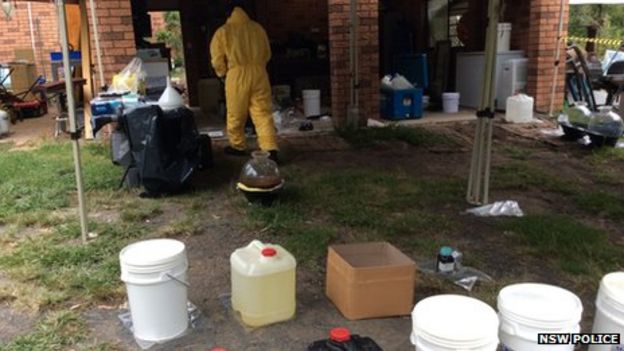 Australia police seize drugs from methamphetamine lab - BBC News