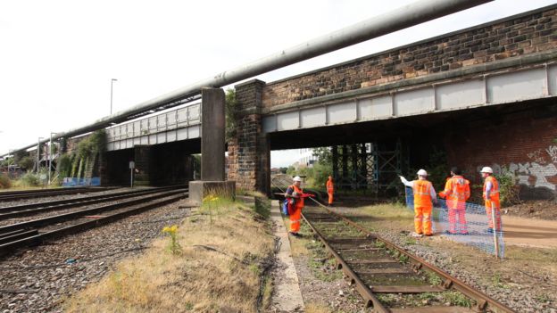 London Road bridge in Derby opens after £7m revamp - BBC News