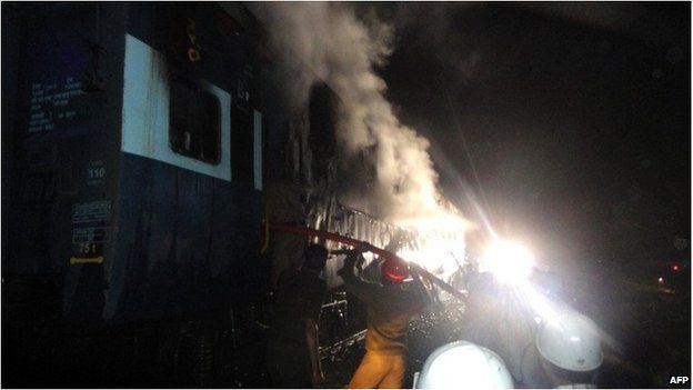 India train fire kills 26 in Andhra Pradesh state - BBC News
