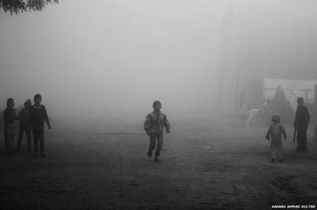 In pictures: Life in an Indian camp for riot-displaced - BBC News