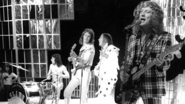 Top 10 pop picks as TOTP turns 50 - BBC News