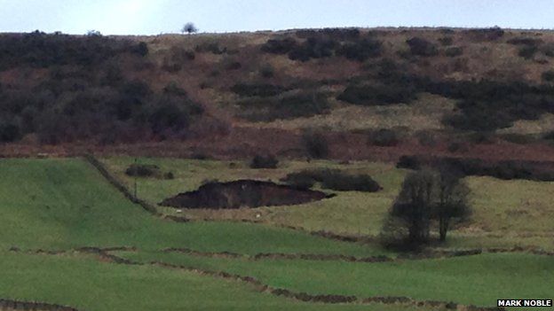 Peak District sinkhole appears in Foolow, Derbyshire - BBC News