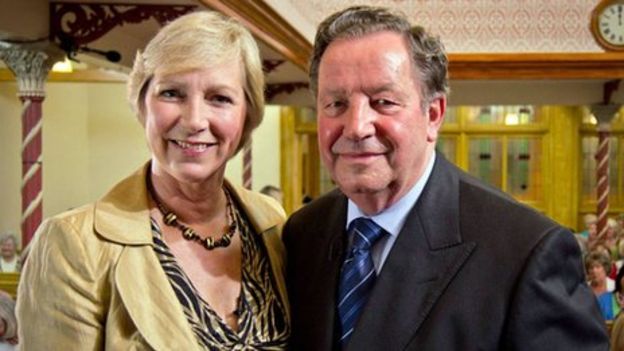 Geoffrey Wheeler, Songs of Praise presenter, dies aged 83 - BBC News