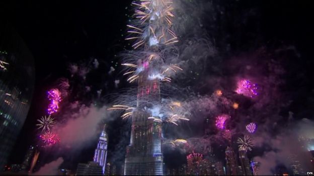 World welcomes 2014: In pictures - BBC News