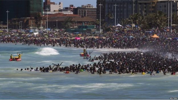 Swimming and singing: New Year in pictures - BBC News