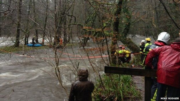 Devon floods: Severe weather prompts several rescues - BBC News