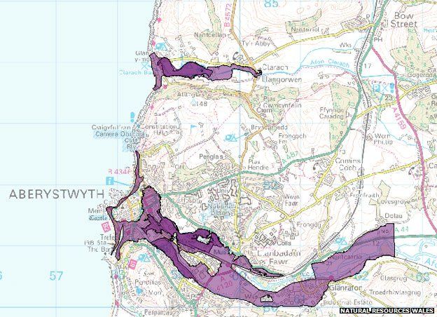 Aberystwyth and Borth evacuations over high tides - BBC News