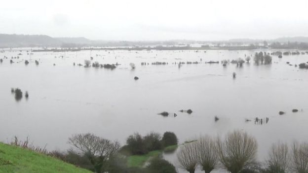 Bruton drainage work gets under way after flooding - BBC News