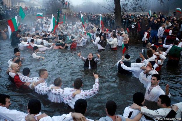 Day in pictures: 6 January 2014 - BBC News