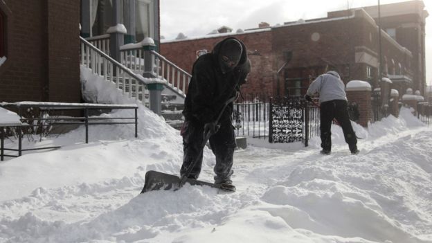 Record breaking freezing temperatures grip US - BBC Newsround