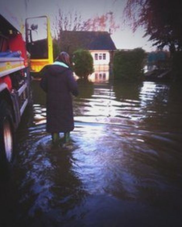 Ham Island residents say flooding 'worst they have seen' - BBC News
