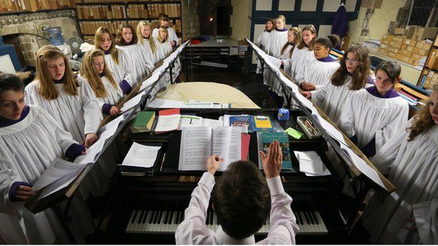 Canterbury Cathedral's first girls' choir holds debut rehearsal - BBC News