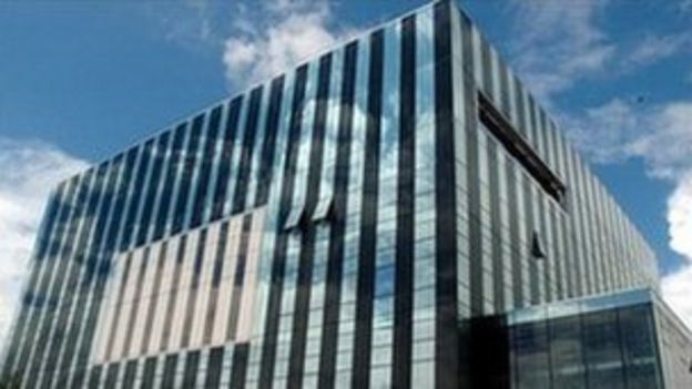 Steven Redfern sues Corby Borough Council over 'bullying' - BBC News