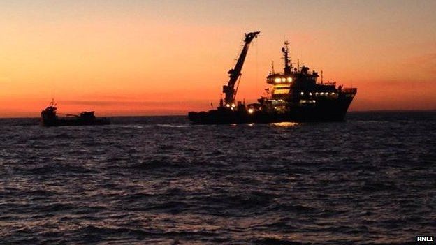 English Channel collision boats return to shore - BBC News