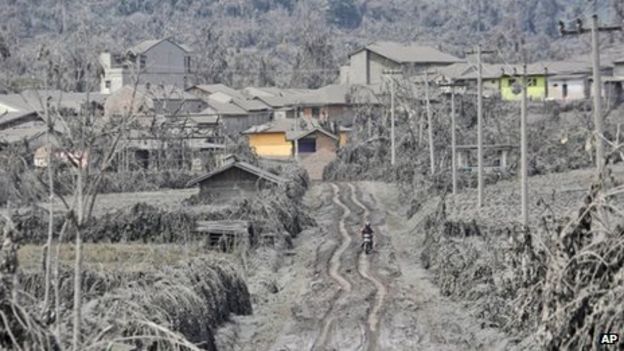 'Maddie arrests' and obesity warning - front pages - BBC News