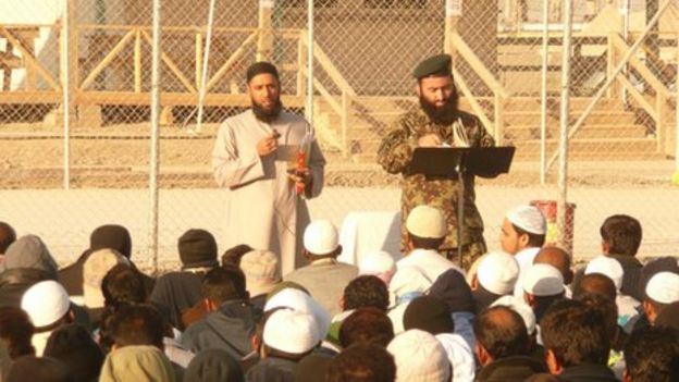 Army imam says British Muslims can be good soldiers - BBC News