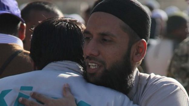 Army imam says British Muslims can be good soldiers - BBC News