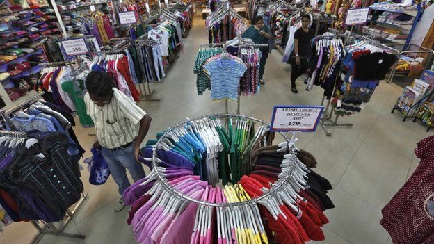 Indian media: AAP move to block foreign retail criticised - BBC News