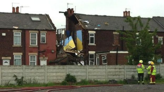 Criminal gangs 'hotwire power supply' to help cut bills - BBC News