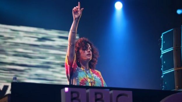 Radio 1 announces all female DJ line-up for two nights - BBC News