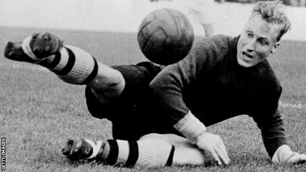 Bert Williams: Former Wolves and England goalkeeper dies - BBC Sport