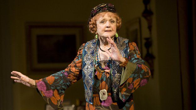 Angela Lansbury follows mother's footsteps in Blithe Spirit - BBC News
