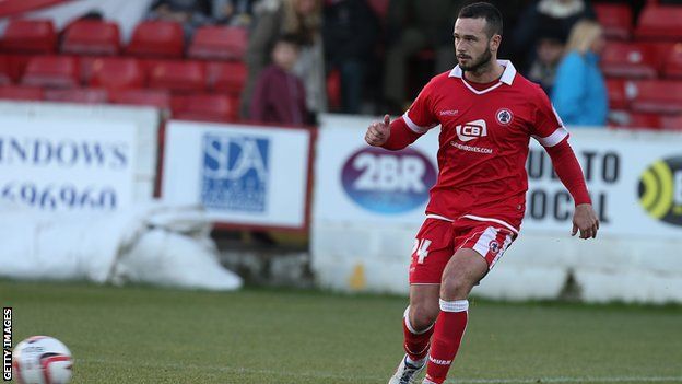 Transfer window: Lee Molyneux rejoins Accrington on loan - BBC Sport