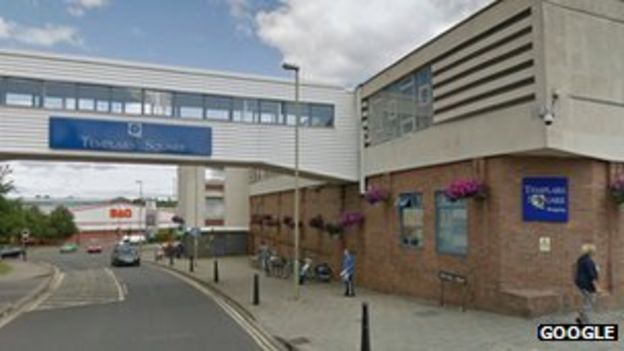 Oxford's Templars Square shopping centre glass roof smashes - BBC News
