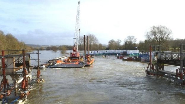Reading Bridge to close for 'essential' work - BBC News