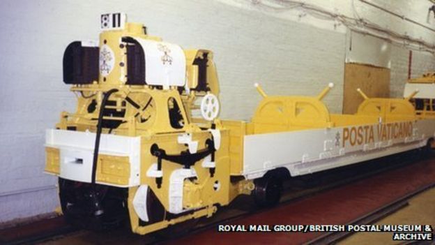 Mail Rail: What is it like on the 'secret' Tube? - BBC News