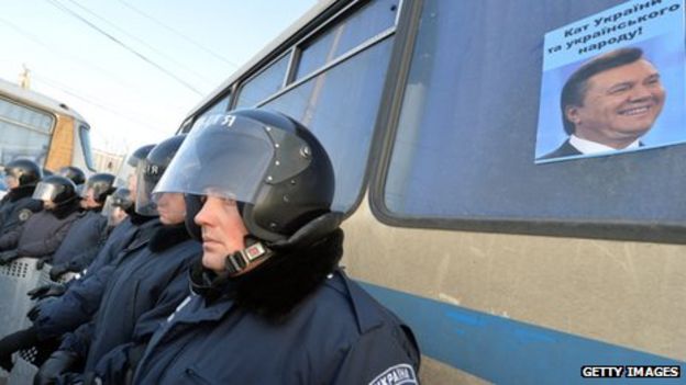 Ukraine: Police 'attack wrong protesters' - BBC News