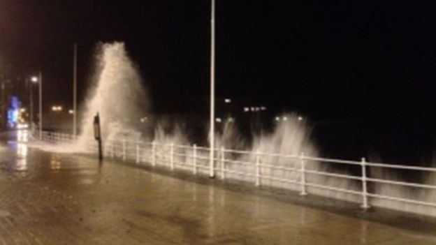 Flood warden plea to protect Prestatyn from tidal damage - BBC News