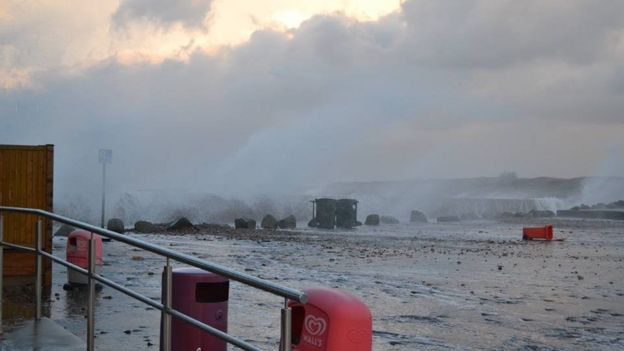 Guernsey storm damage clean up 'difficult' - BBC News
