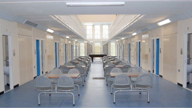 Manx prisoner rehabilitation scheme wins national award - BBC News