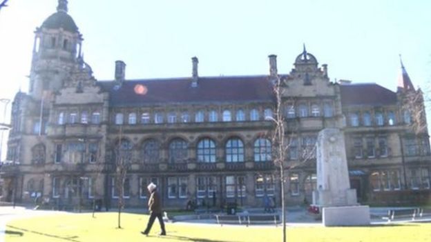 Wakefield Council to cut jobs and services and raise tax - BBC News