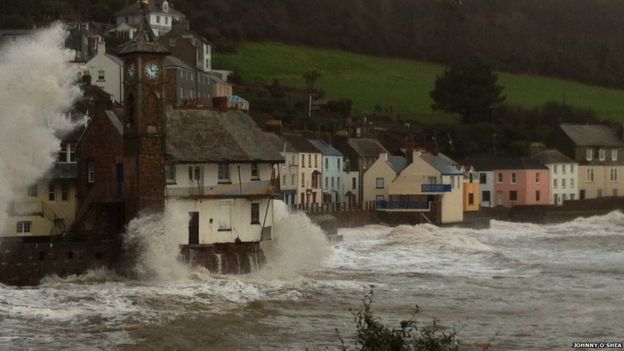 In pictures: Strong winds and rain batter the UK - BBC News