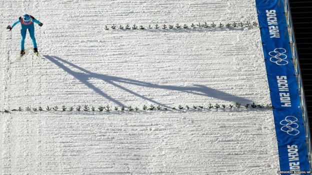 Day in pictures: 7 February 2014 - BBC News