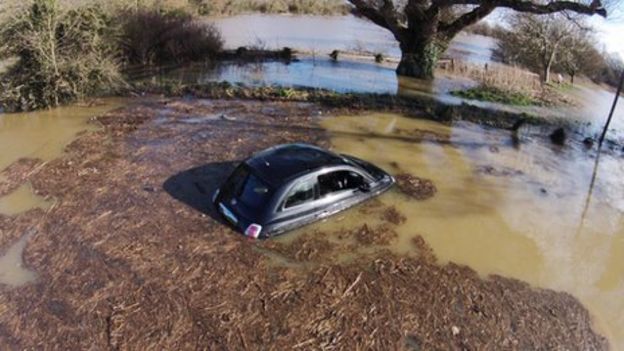 Chertsey flood victim says homes at risk ten years after floods - BBC News