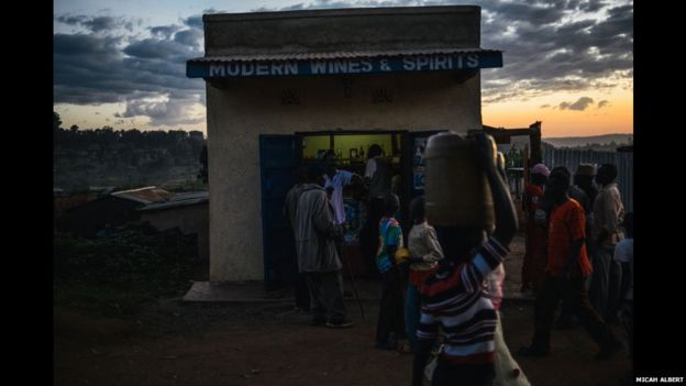 In pictures: Kenya's traditional brewers - BBC News