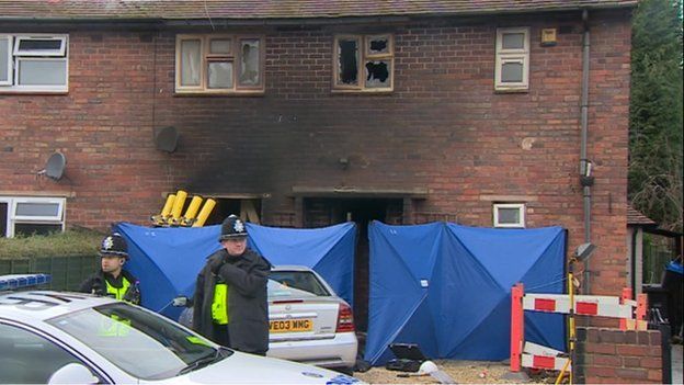 Man dies in 'deliberate' house fire in Dudley - BBC News