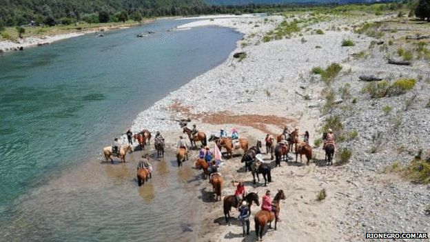 Chile: Indigenous women ride to rescue Patagonia valley - BBC News