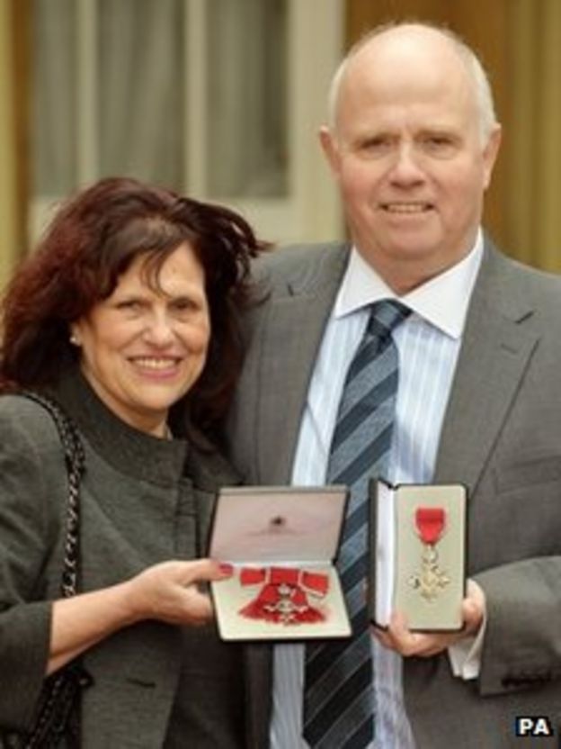 New Year Honours: Jimmy Mizen's parents collect MBE - BBC News