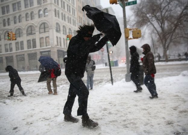 Big pictures: Winter storm grips US - BBC News